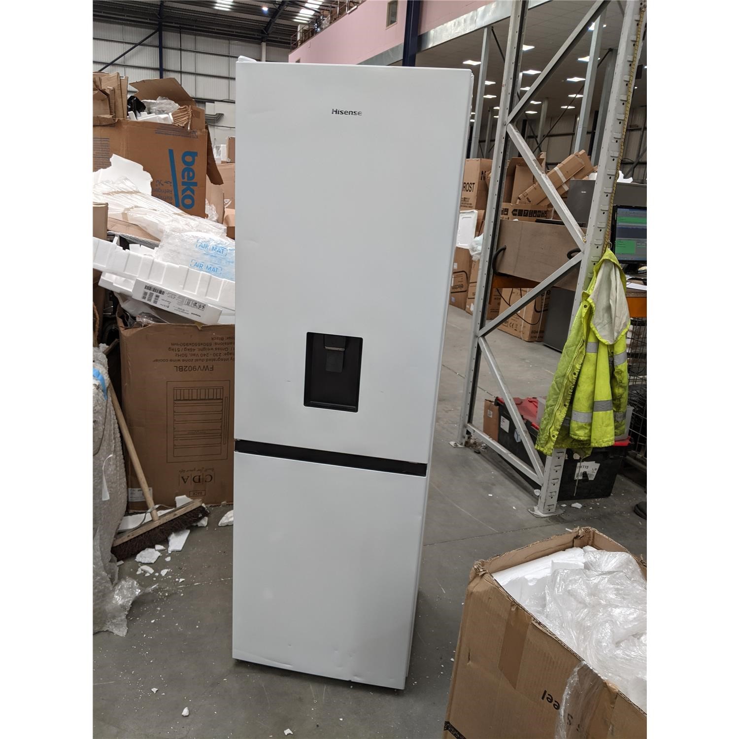 Refurbished Hisense 300 Litre 70/30 Freestanding Fridge Freezer - White ...