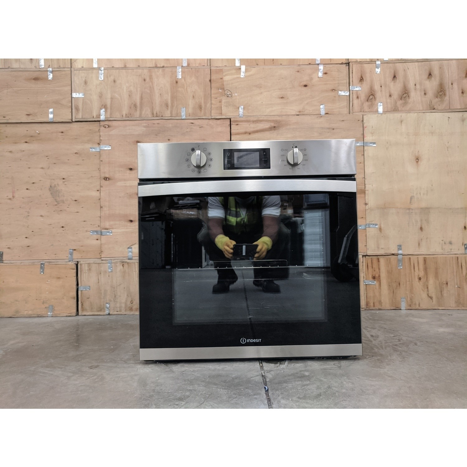 Refurbished Indesit Aria IFW3841PIX 60cm Single Built In Electric ...