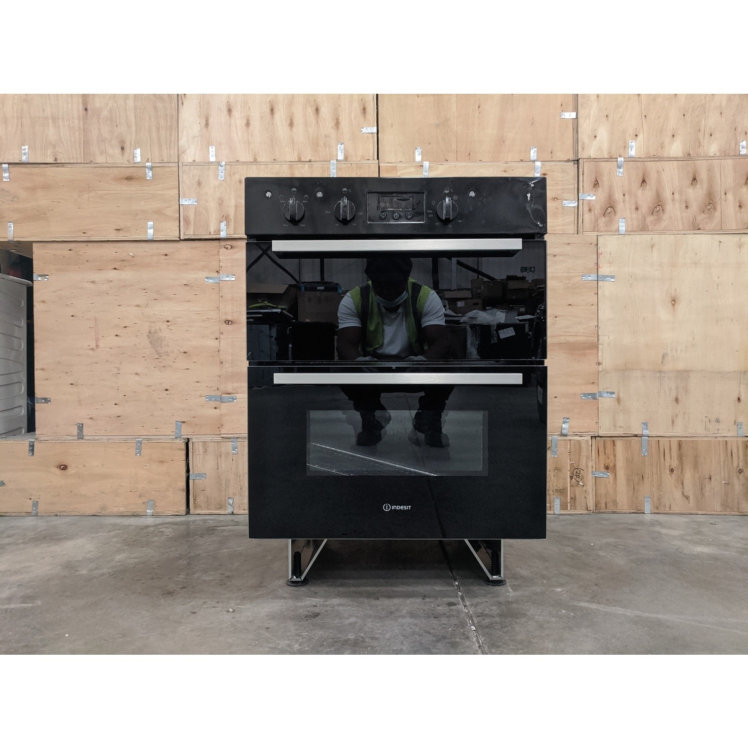 Refurbished Indesit Aria IDU6340BL 60cm Double Built Under Electric Oven Black - Page 1 ...