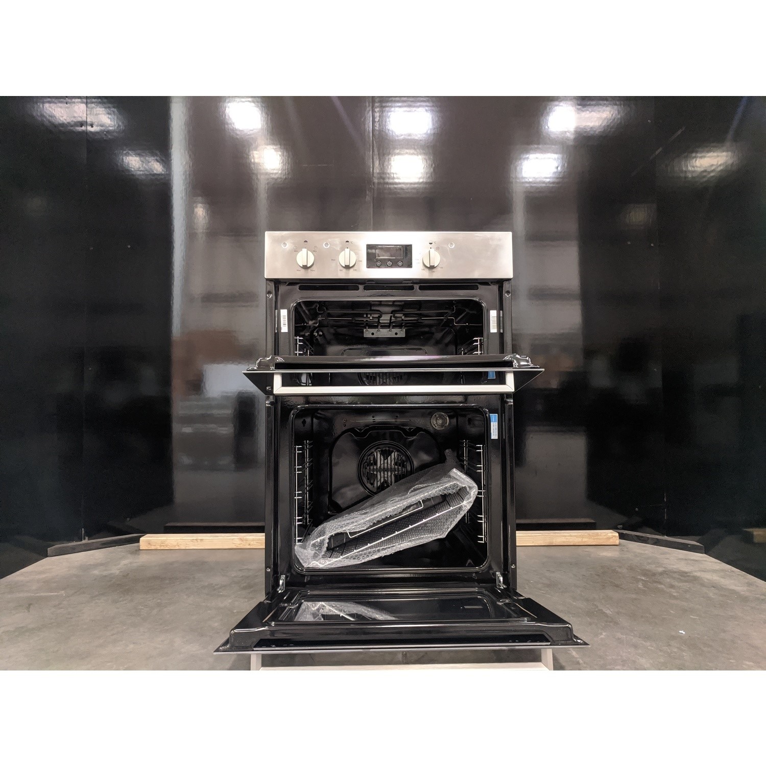 Refurbished Indesit Aria IDD6340IX 60cm Double Built In Electric Oven Stainless Steel - Page 1 ...