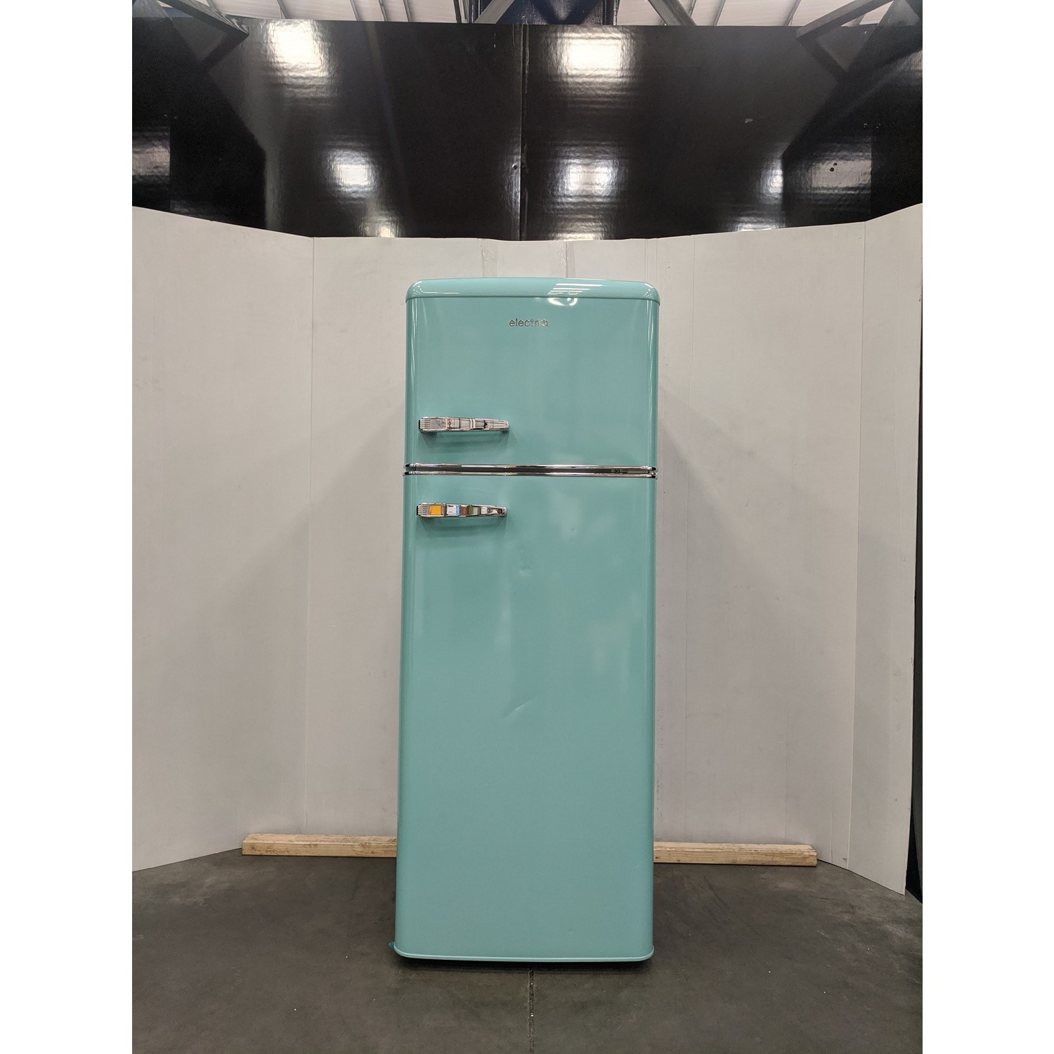 Refurbished electriQ eqretrotmblue Freestanding 208 Litre 80/20 Fridge ...