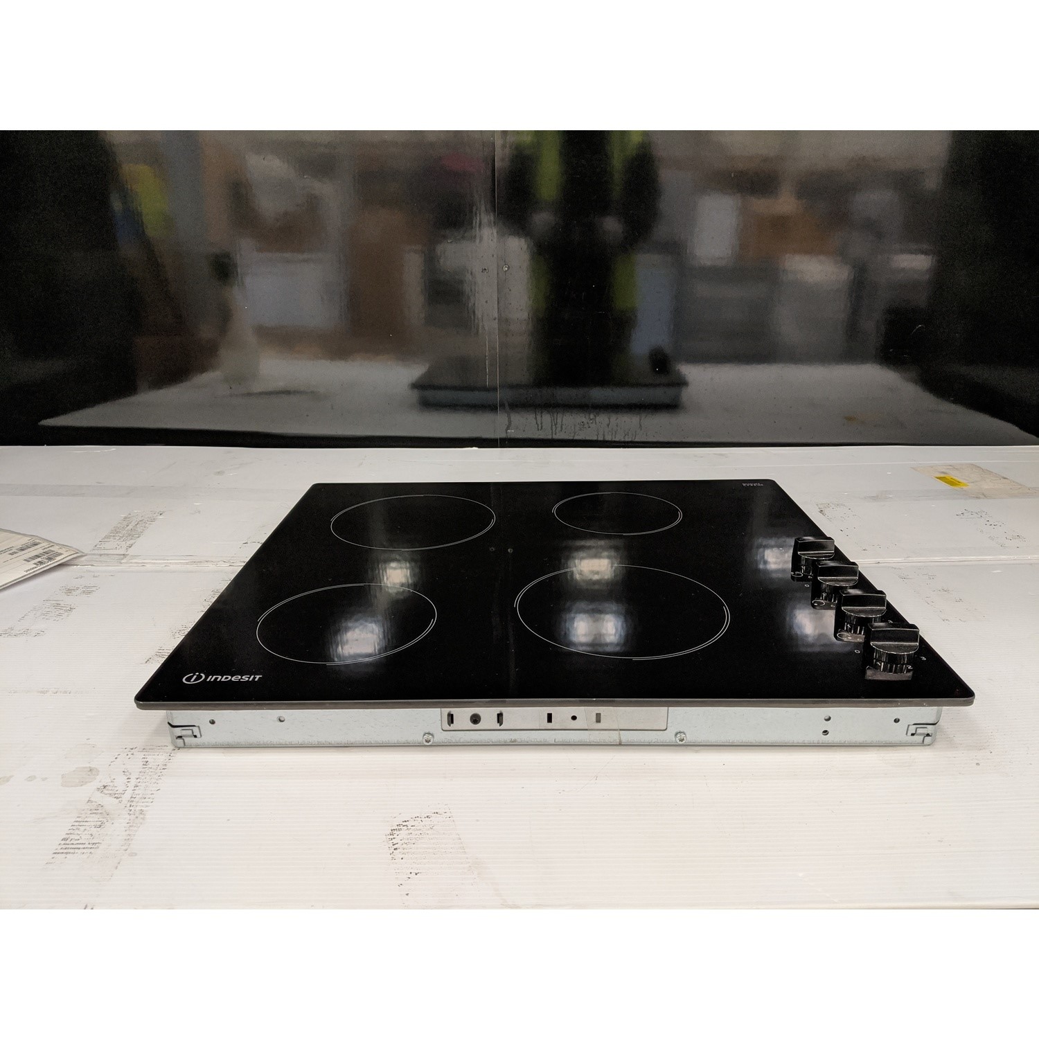 Refurbished Indesit RI860C 58cm 4 Zone Knob Control Ceramic Hob ...
