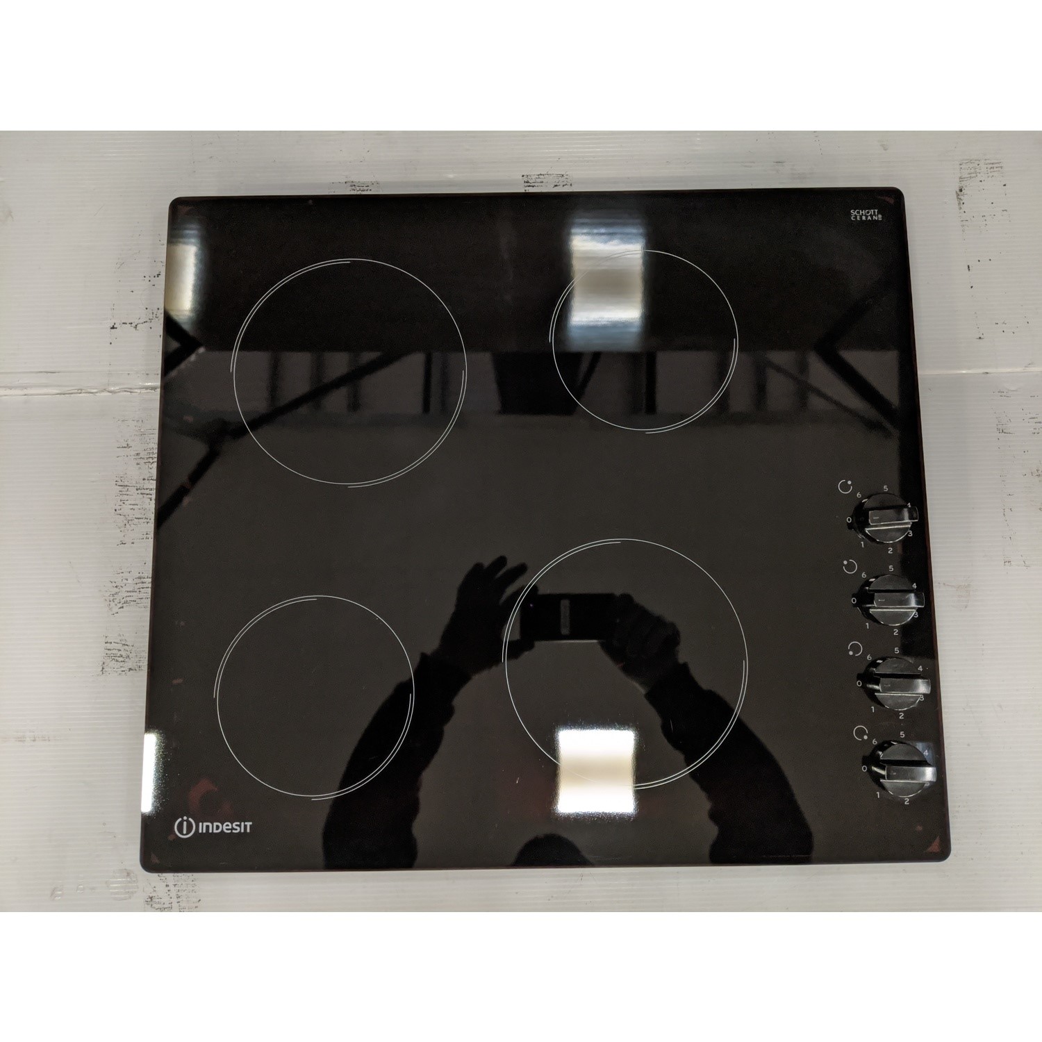 Refurbished Indesit RI860C 58cm 4 Zone Knob Control Ceramic Hob ...