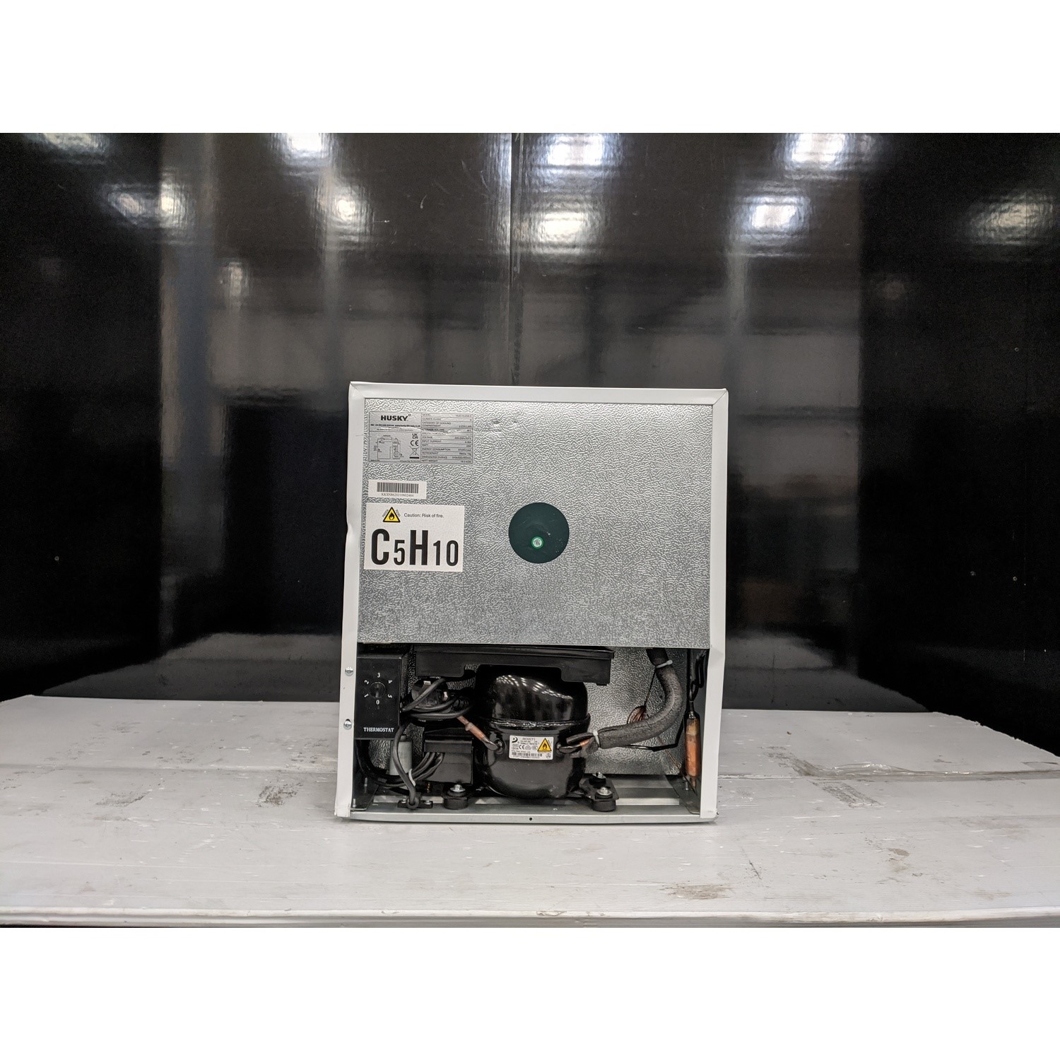 Refurbished Husky HU269 46 Litre Mini Fridge Drinks Cooler Carlsberg ...