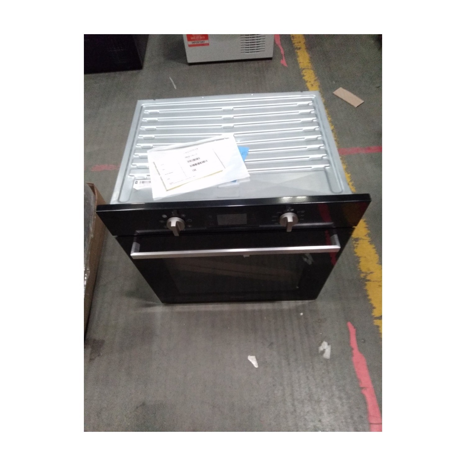 Refurbished Indesit Aria IFW6340BLUK 60cm Single Built In Electric Oven Black - Page 1 ...