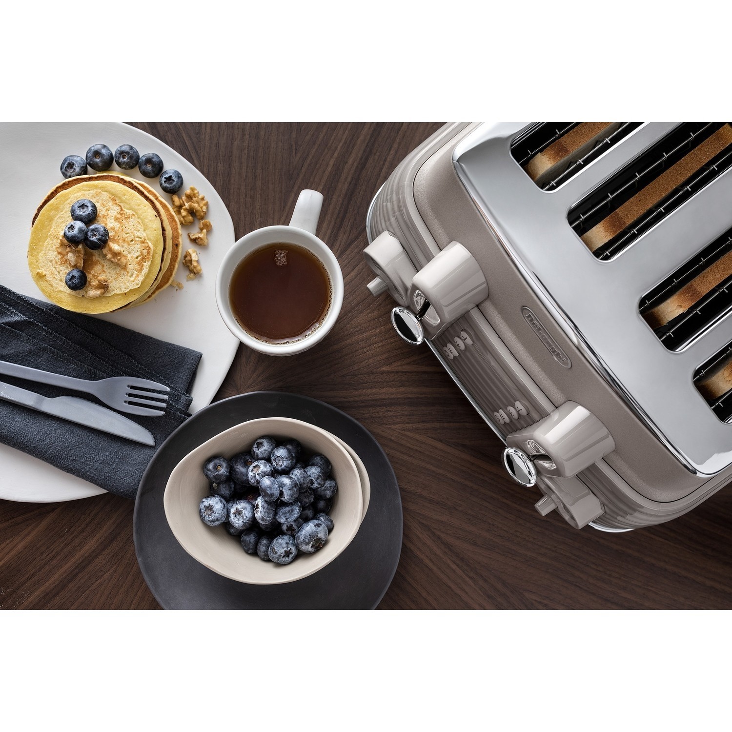 Delonghi Scolpito Kettle and Toaster Set - Beige - Page 1 ...